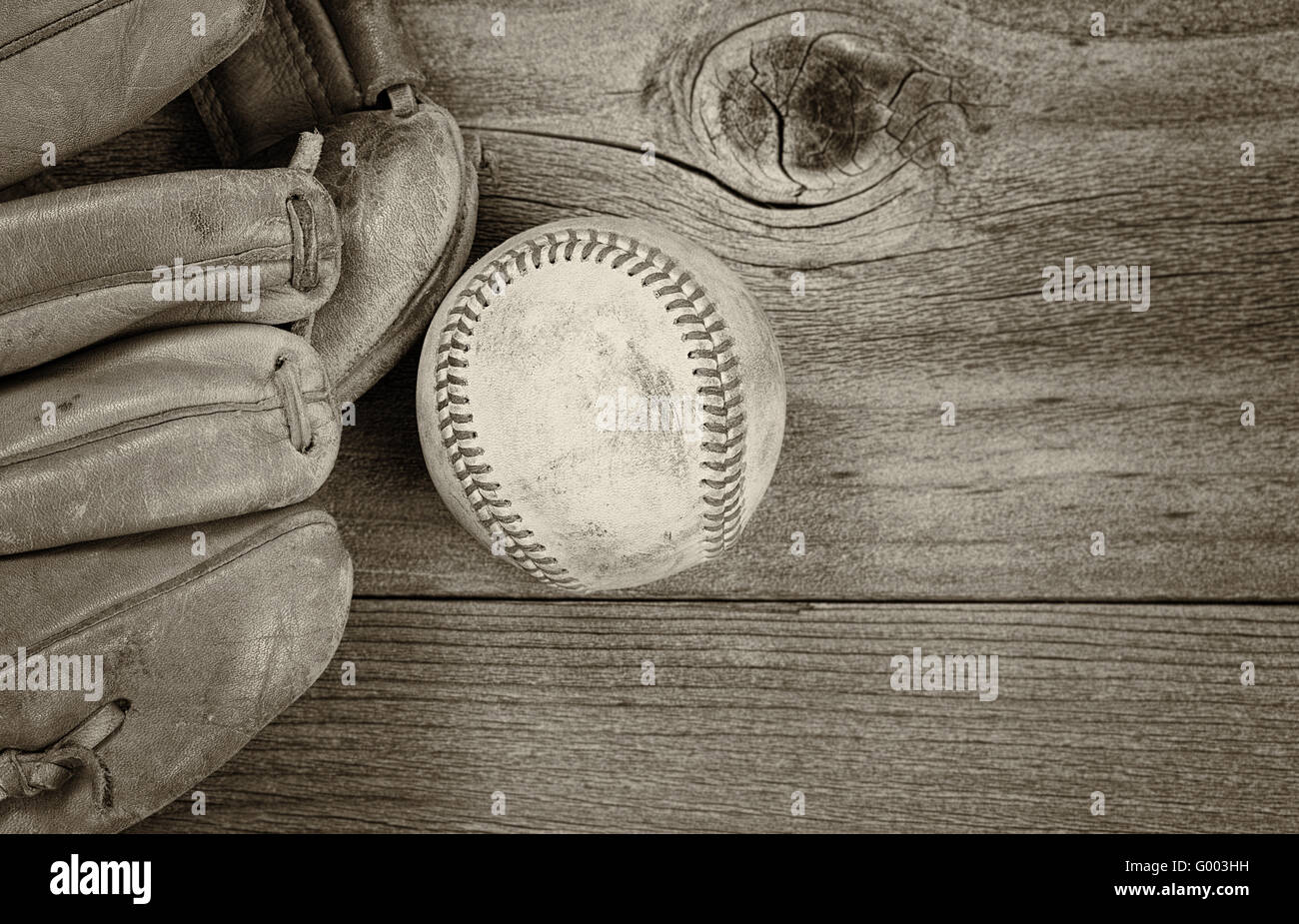 Vintage baseball Equipment on Rustic Wood Stock Photo - Alamy