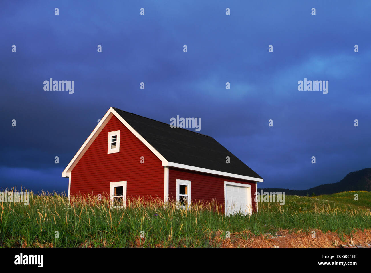 Red cabin exterior hi-res stock photography and images - Alamy