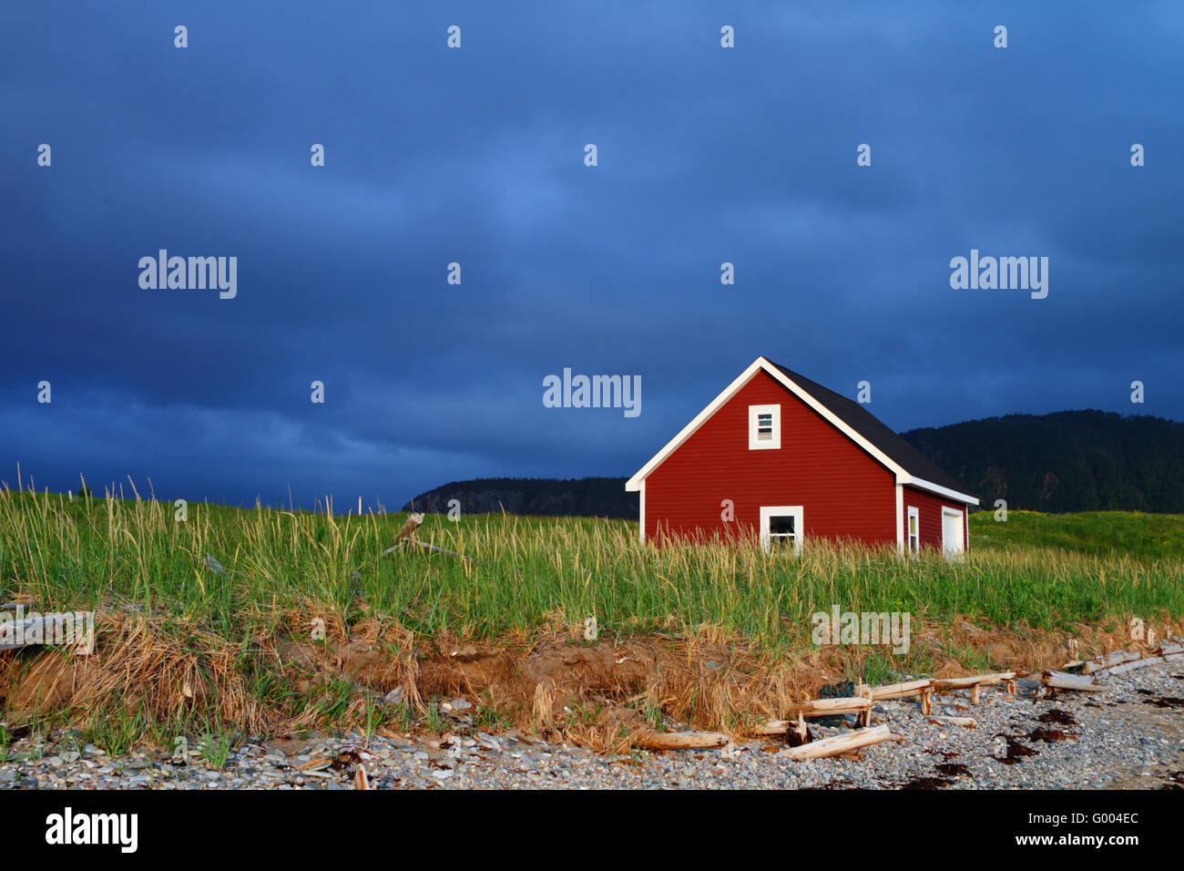 Red cabin exterior hi-res stock photography and images - Alamy