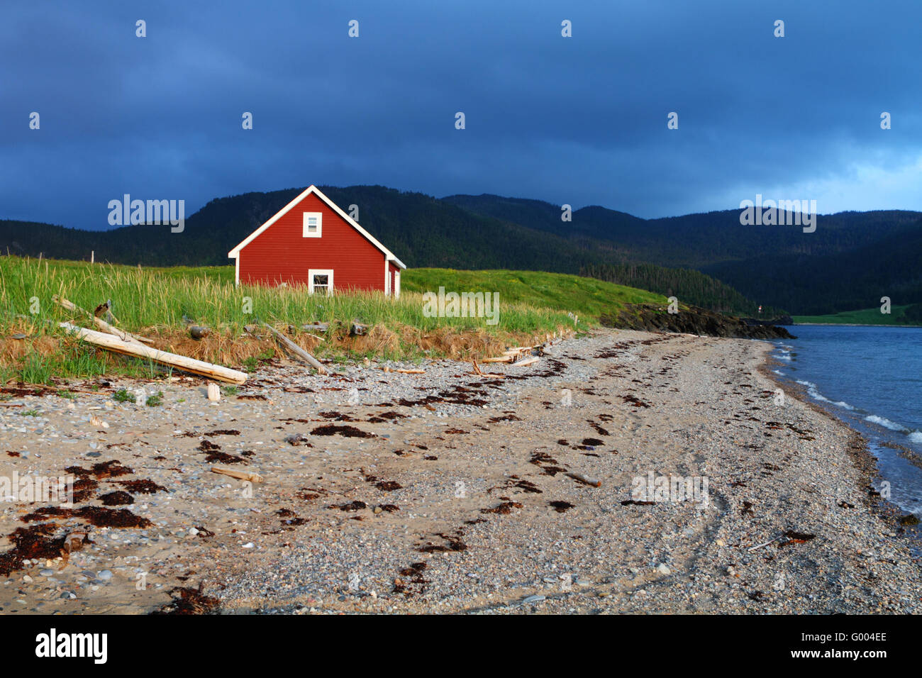 Blue sky and red cabin hi-res stock photography and images - Alamy