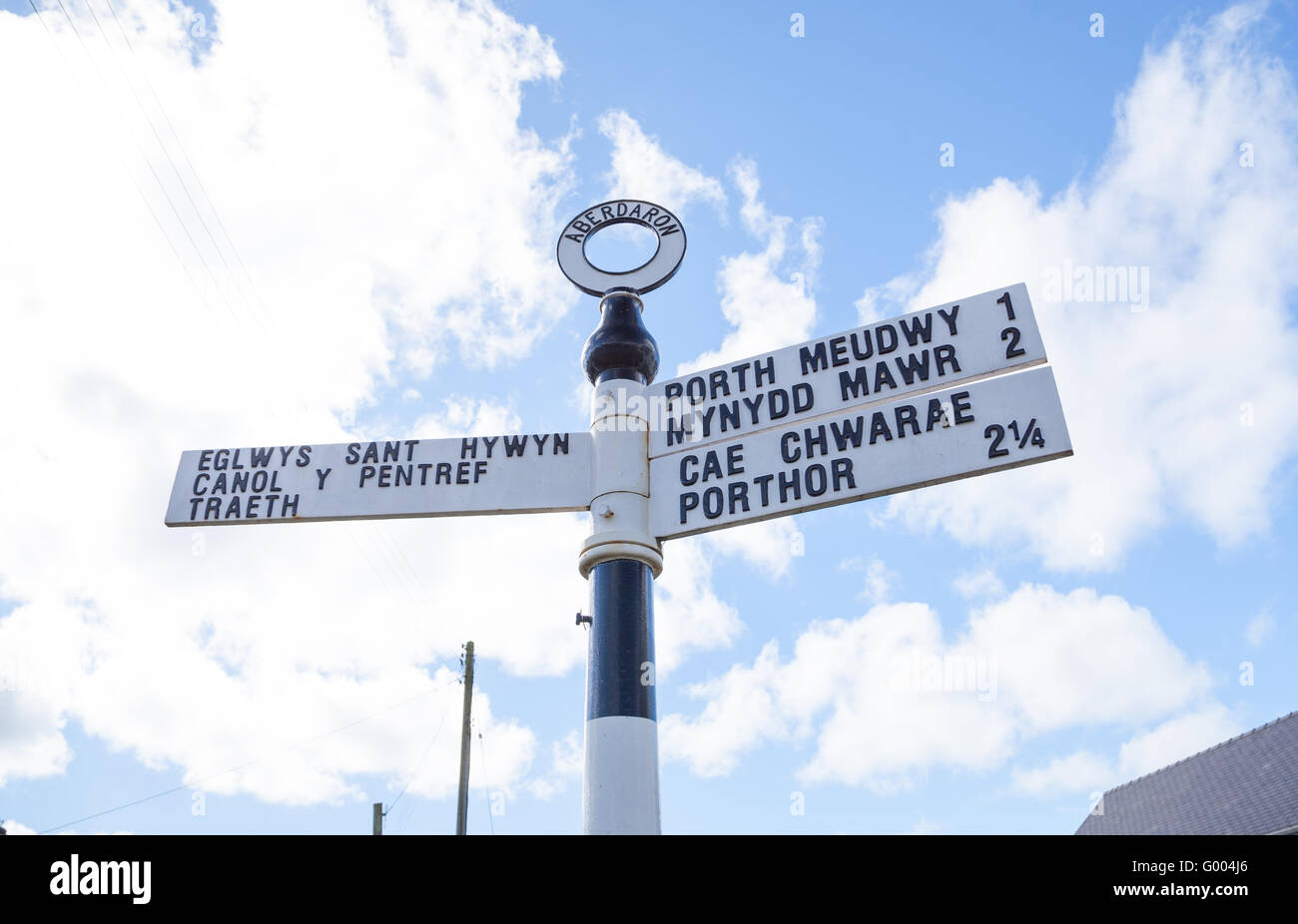 Welsh road signs hi-res stock photography and images - Alamy