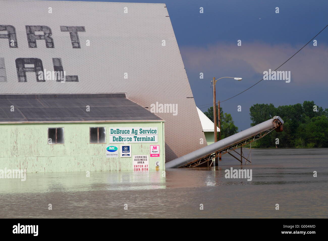 Sunken structure hi-res stock photography and images - Alamy