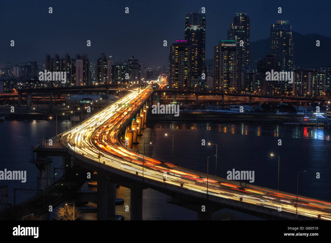 Rush hour traffic over Cheongdam bridge Stock Photo - Alamy