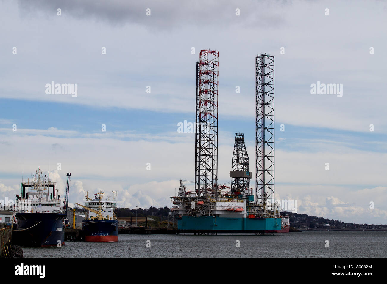Drilling platform jack up rig hi-res stock photography and images - Alamy