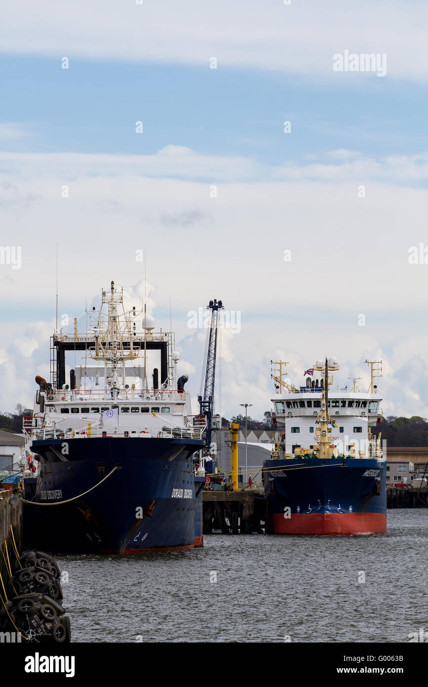 Research survey vessel Dorado Discovery and The Asphalt Bitumen Tanker ...