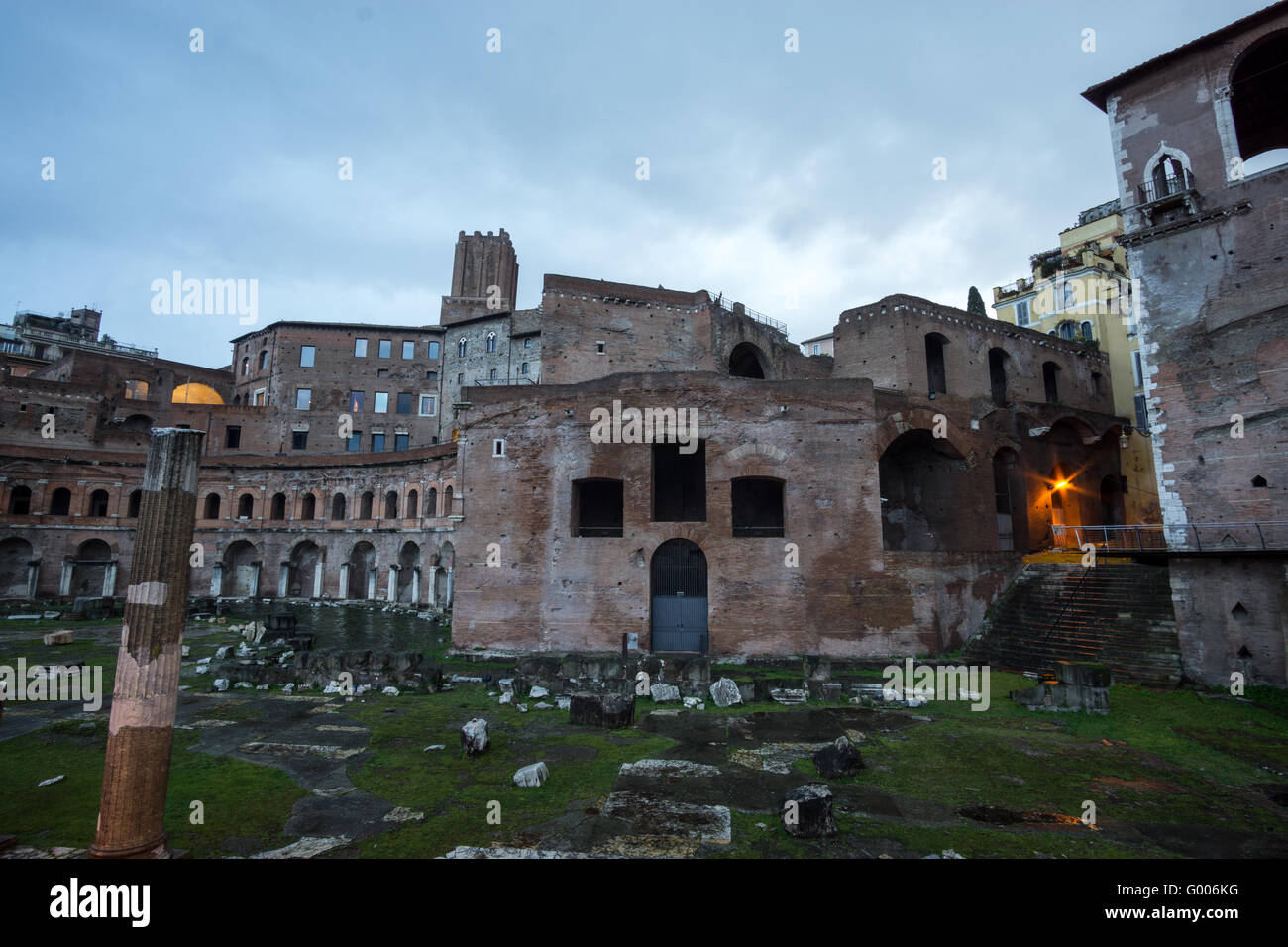 Roman shrines hi-res stock photography and images - Alamy
