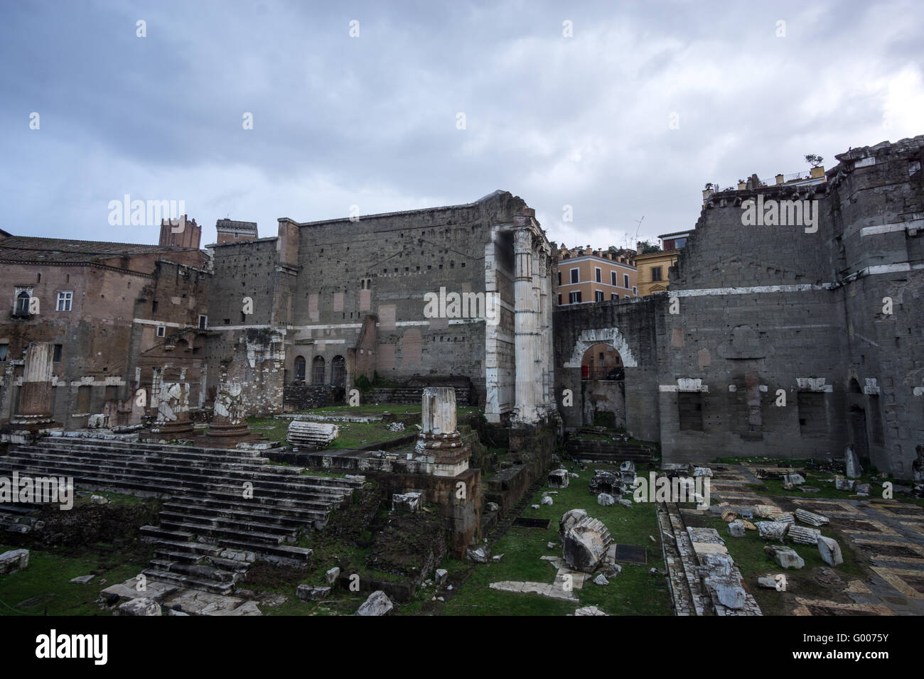 Roman shrines hi-res stock photography and images - Alamy