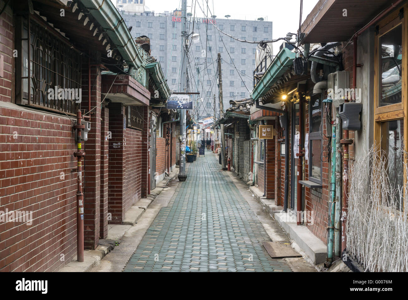 jongno old alleyways Stock Photo - Alamy