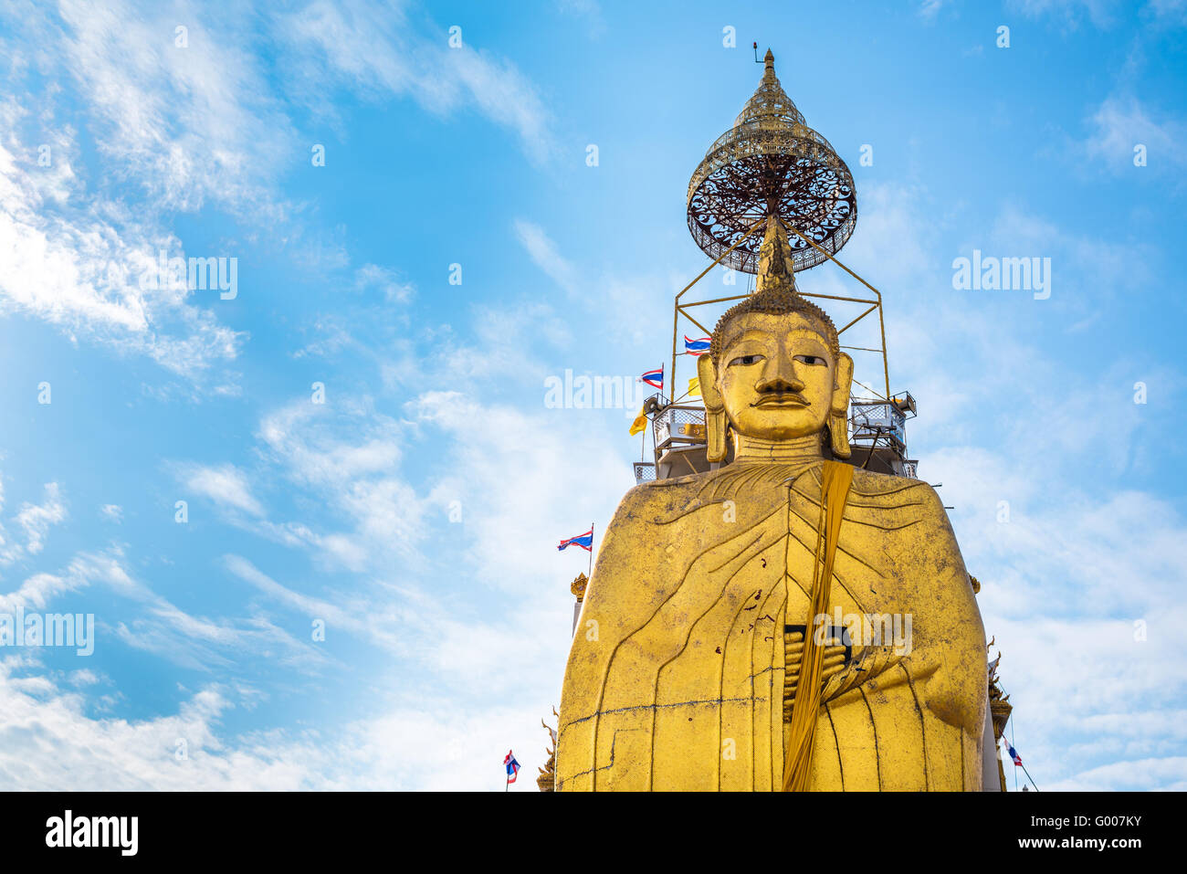 Wat intharawihan temple bangkok hi-res stock photography and images - Alamy