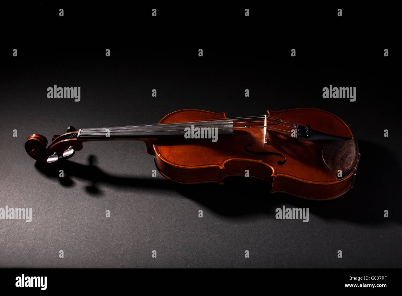 Violin on black background Stock Photo - Alamy