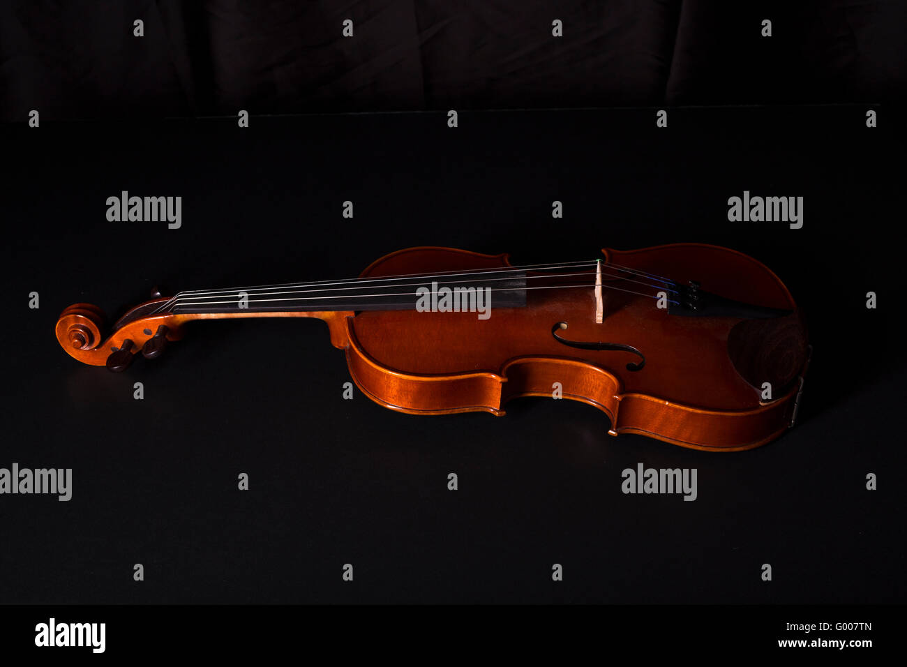 Violin on black background Stock Photo - Alamy