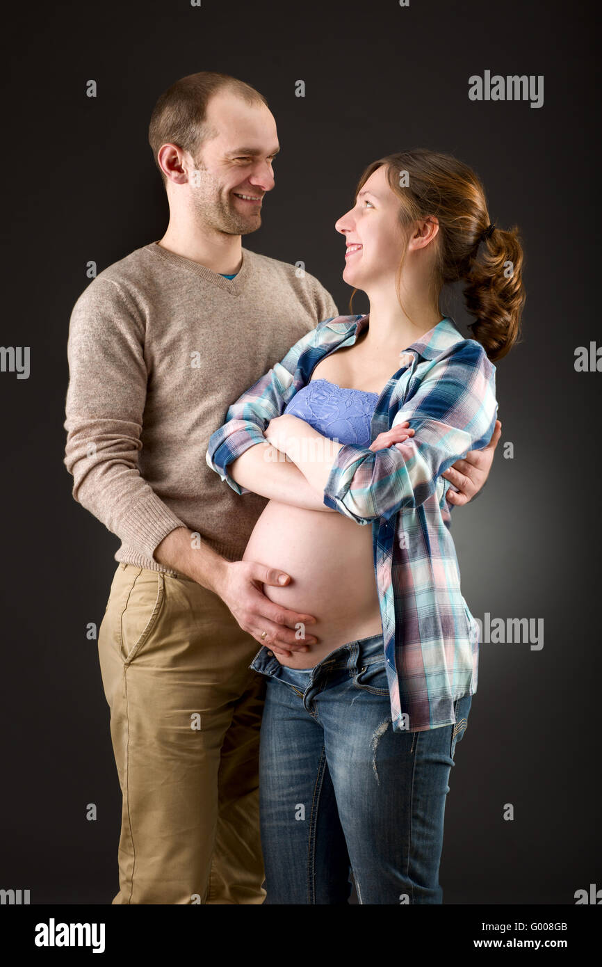 Portrait of a happy pregnant couple Stock Photo - Alamy