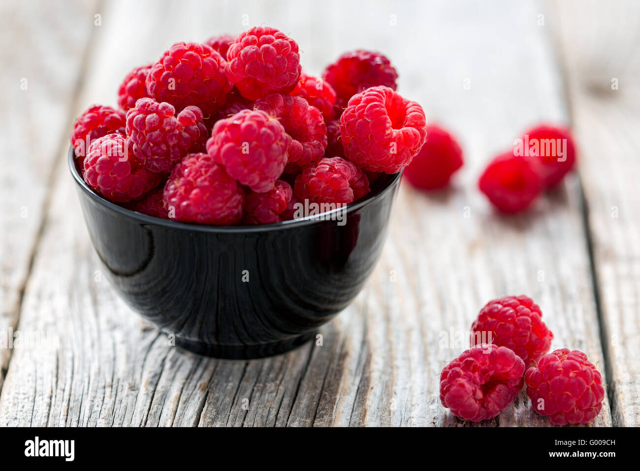 Bowl with ripe raspberry Stock Photo - Alamy