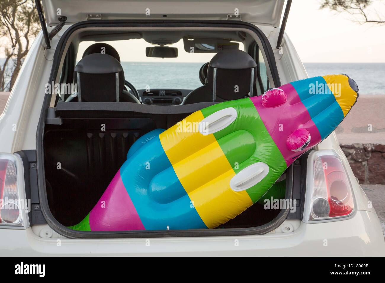 Car trunk beach hi-res stock photography and images - Alamy