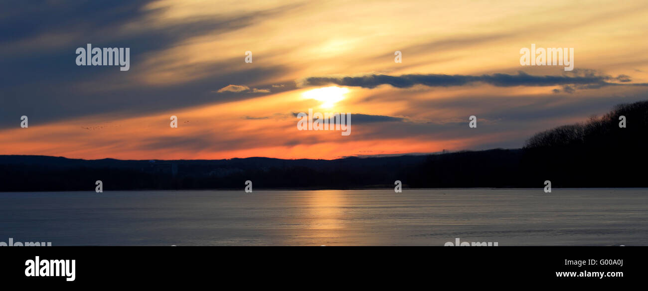 Beautiful lake picture hi-res stock photography and images - Alamy