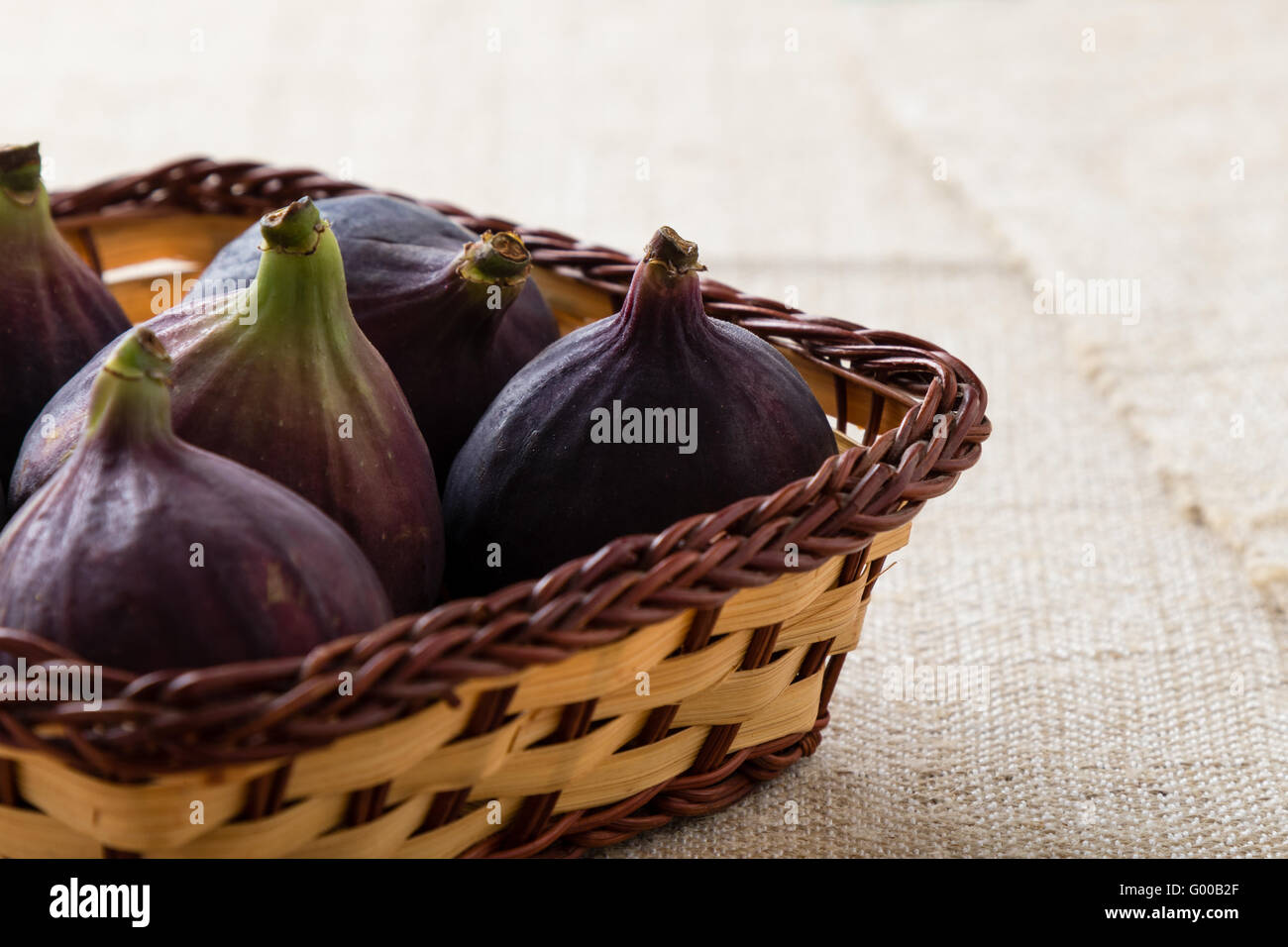 figs in a basket Stock Photo - Alamy