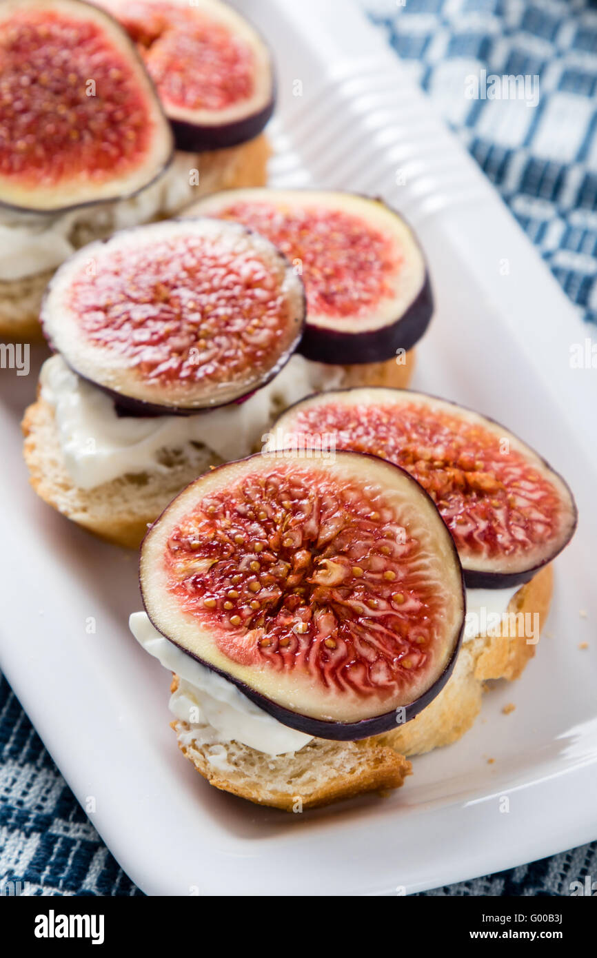 figs with cheese Stock Photo - Alamy