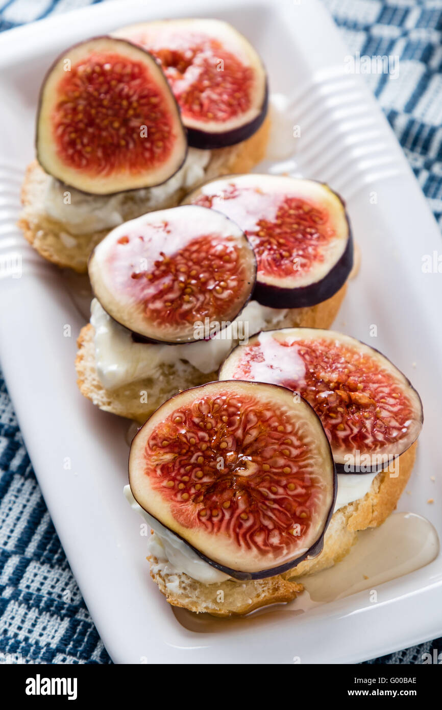 figs with cheese and honey Stock Photo - Alamy