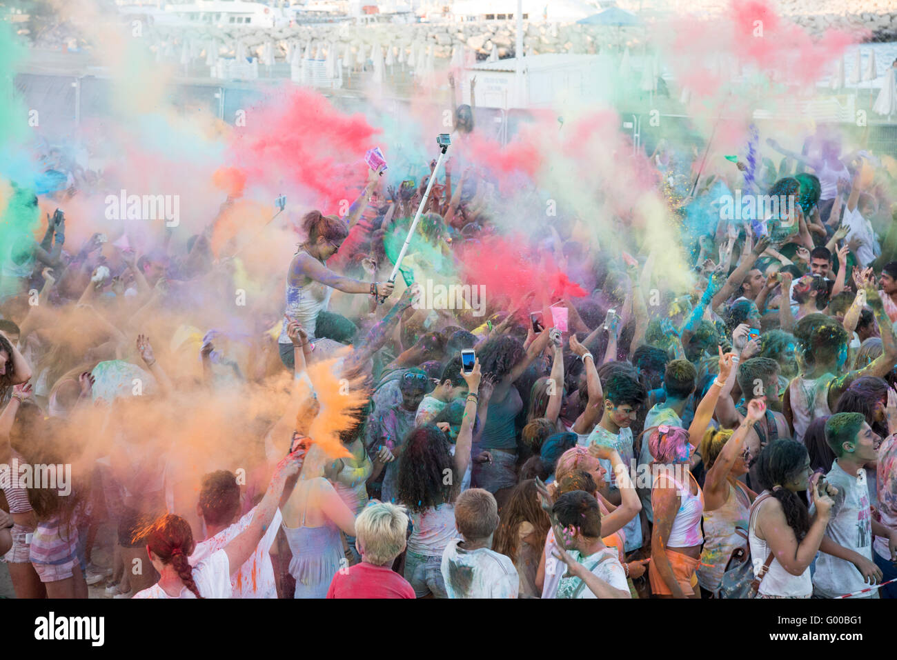 Teens dancing hi-res stock photography and images - Alamy