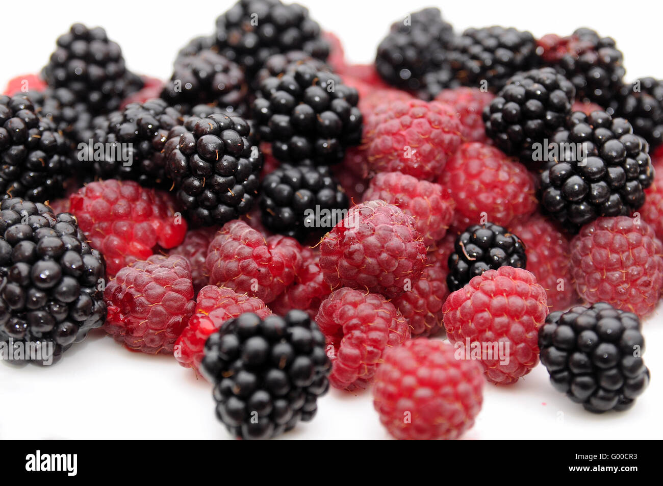 Blackberries and raspberries Stock Photo - Alamy