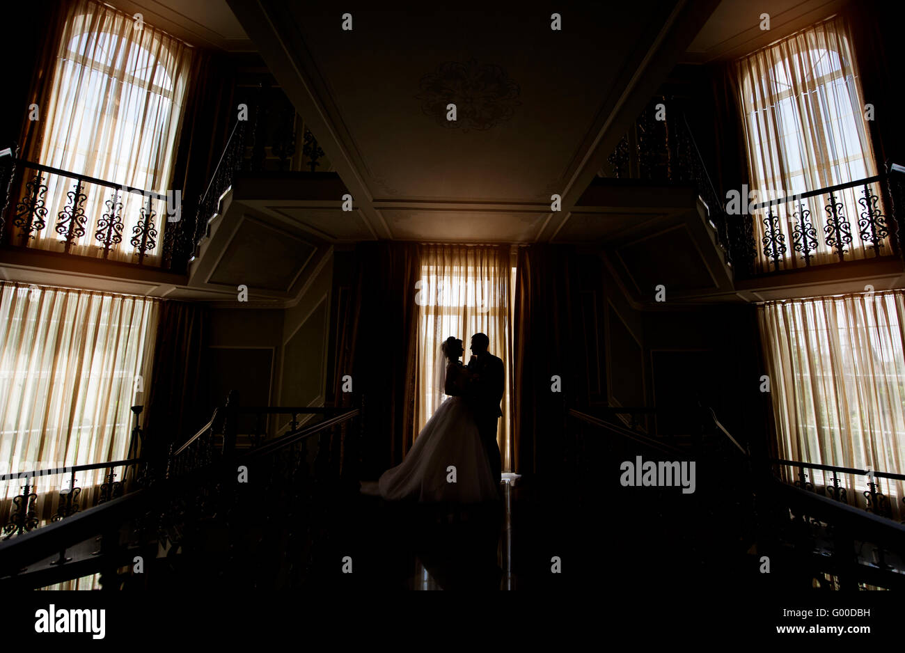 silhouette of bride and groom Stock Photo - Alamy