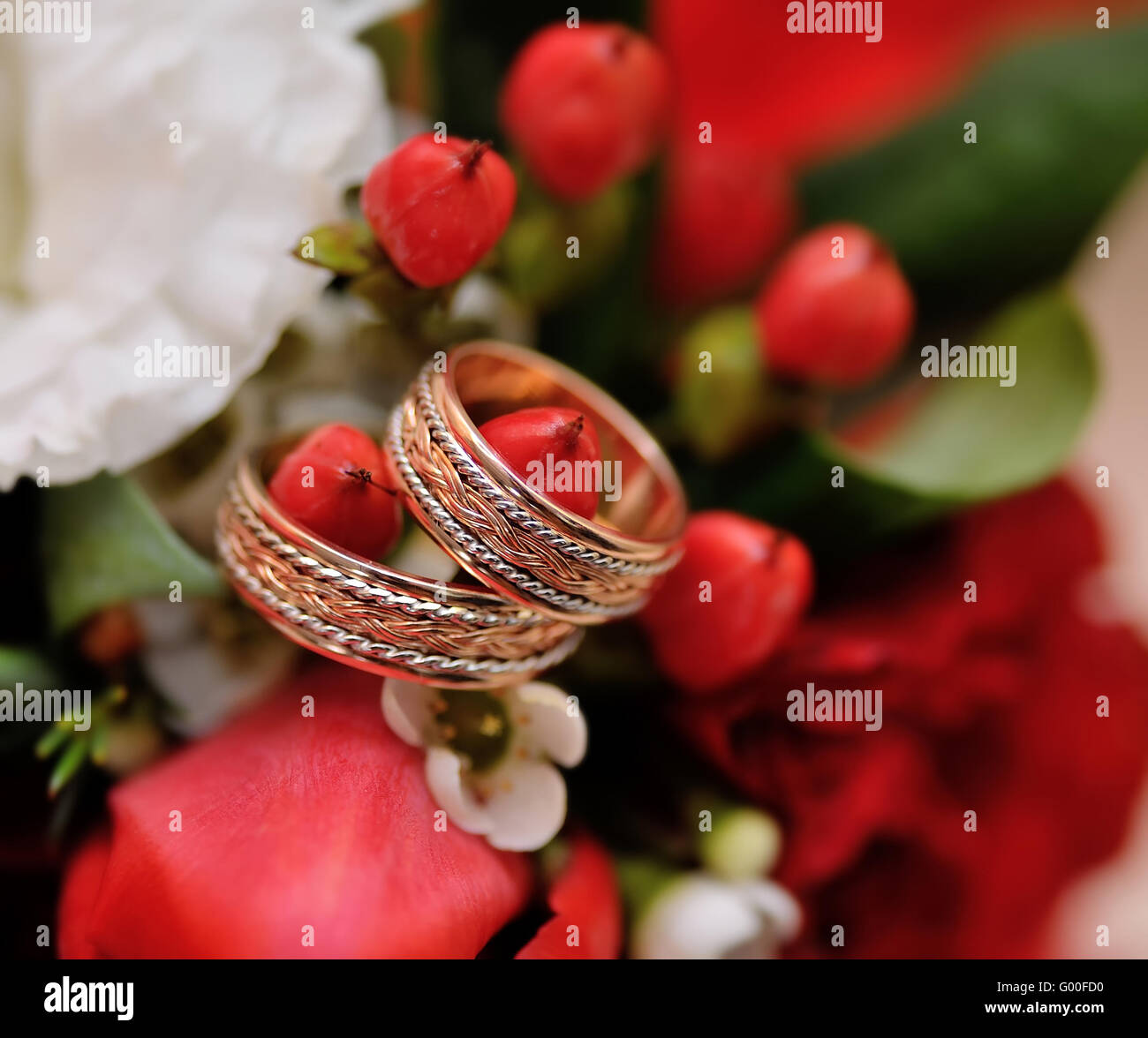 Rings ring love marriage bonding hi-res stock photography and images ...