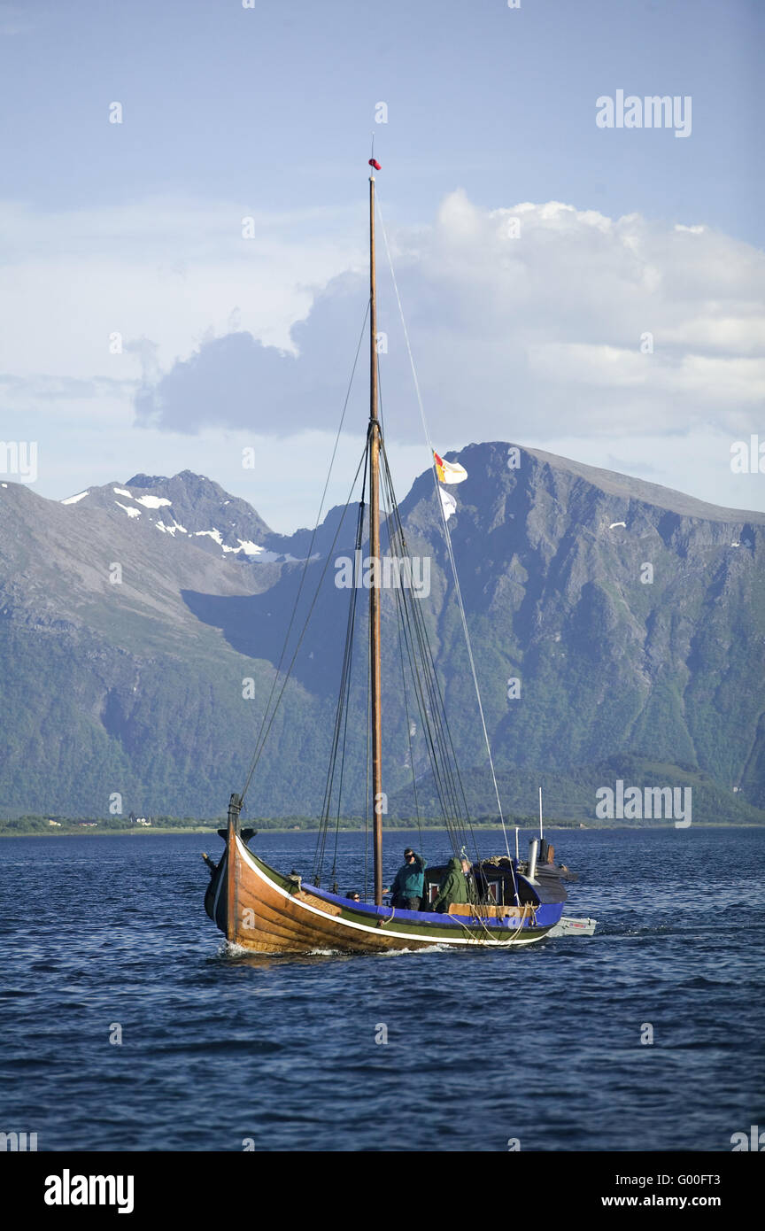 traditional viking boat Stock Photo - Alamy