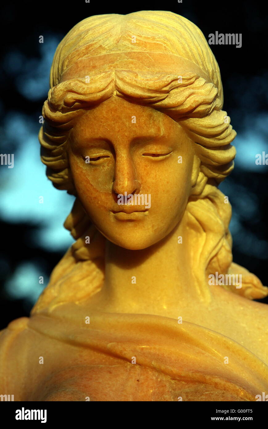 Face grab hi-res stock photography and images - Alamy