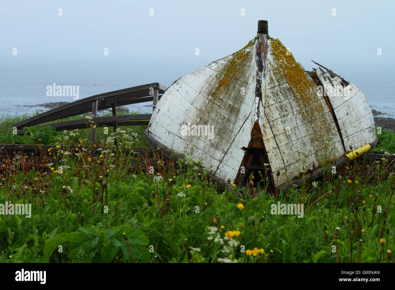 Cracked boat hi-res stock photography and images - Alamy