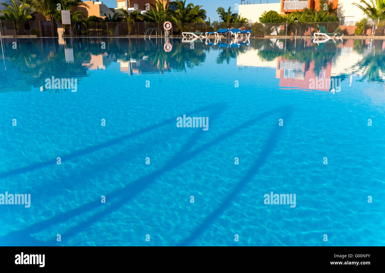 Still pool water hi-res stock photography and images - Alamy