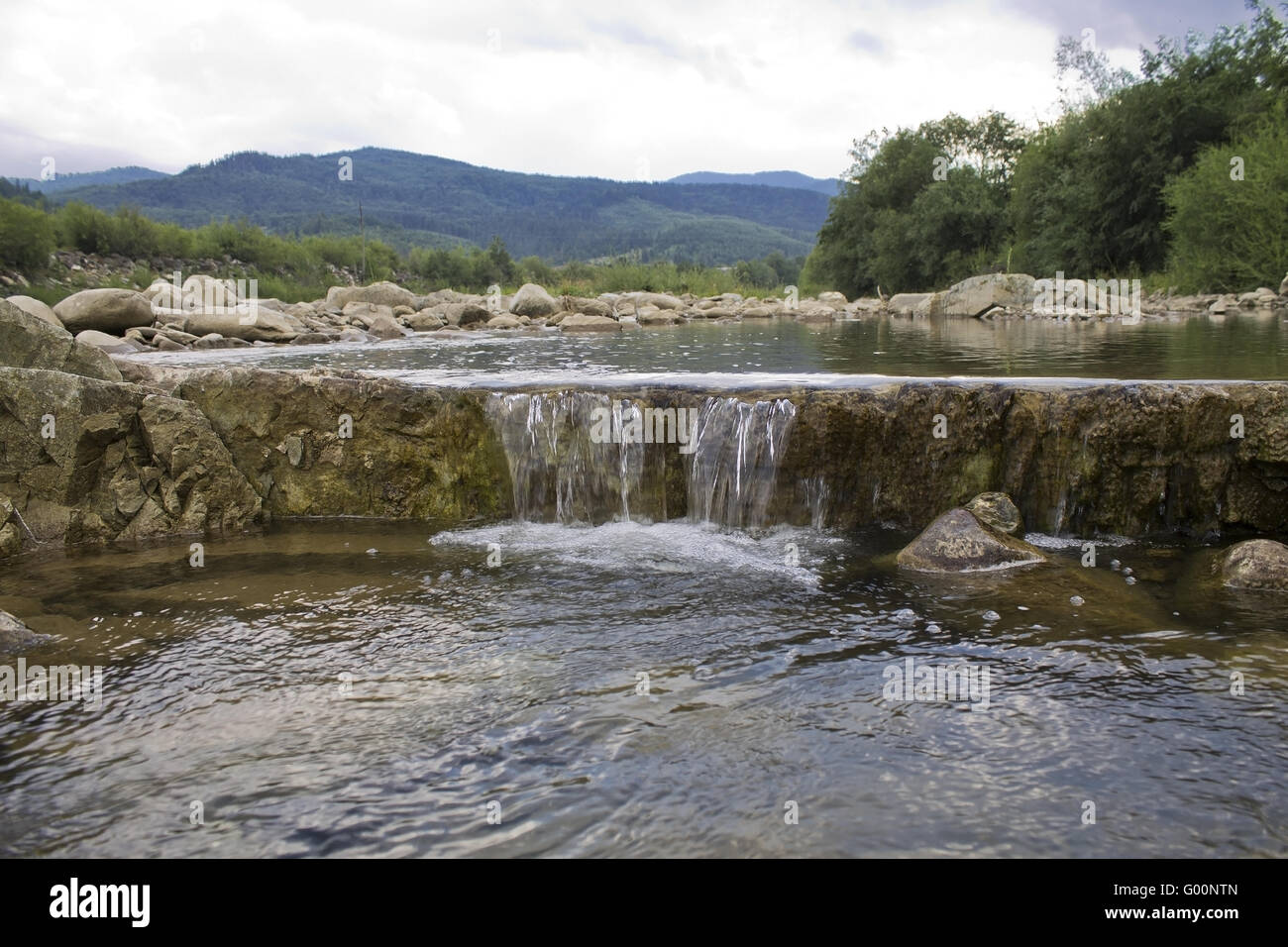 Mountain over river hi-res stock photography and images - Alamy