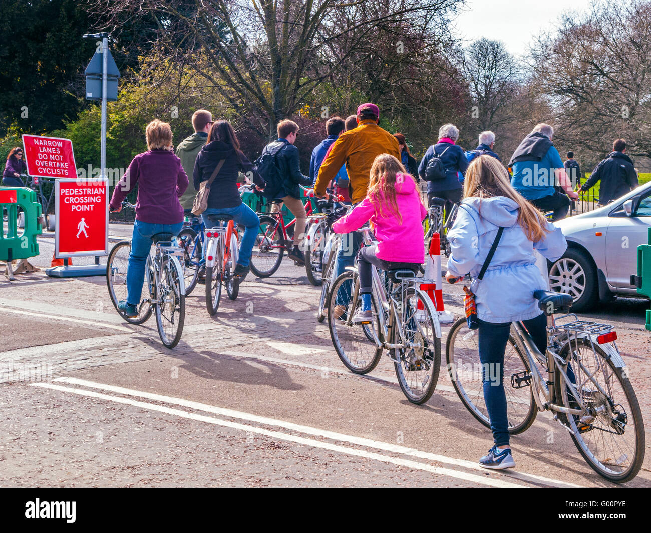 Cycling group hi-res stock photography and images - Alamy