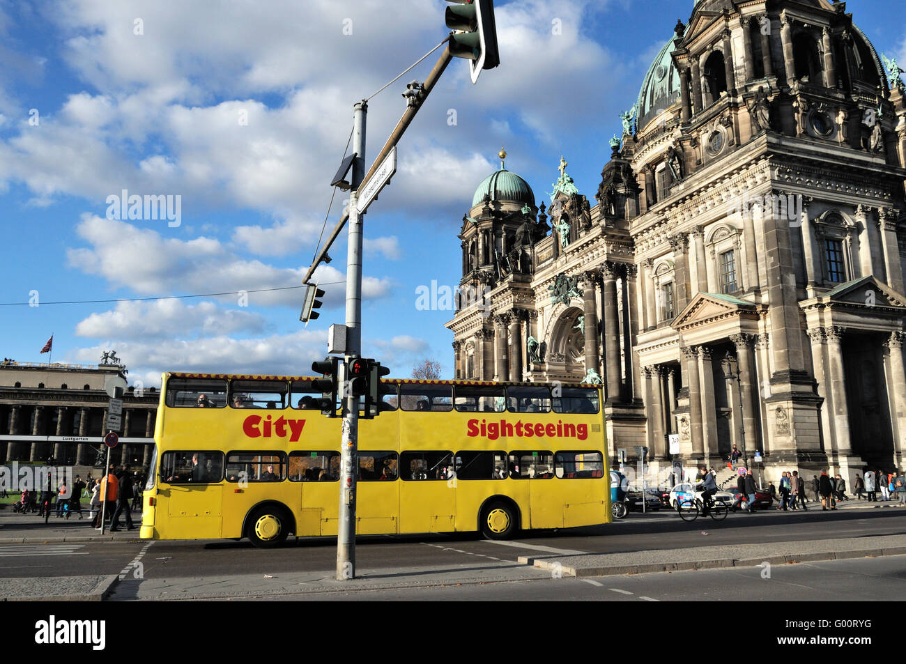 Bus 100 berlin hi-res stock photography and images - Alamy