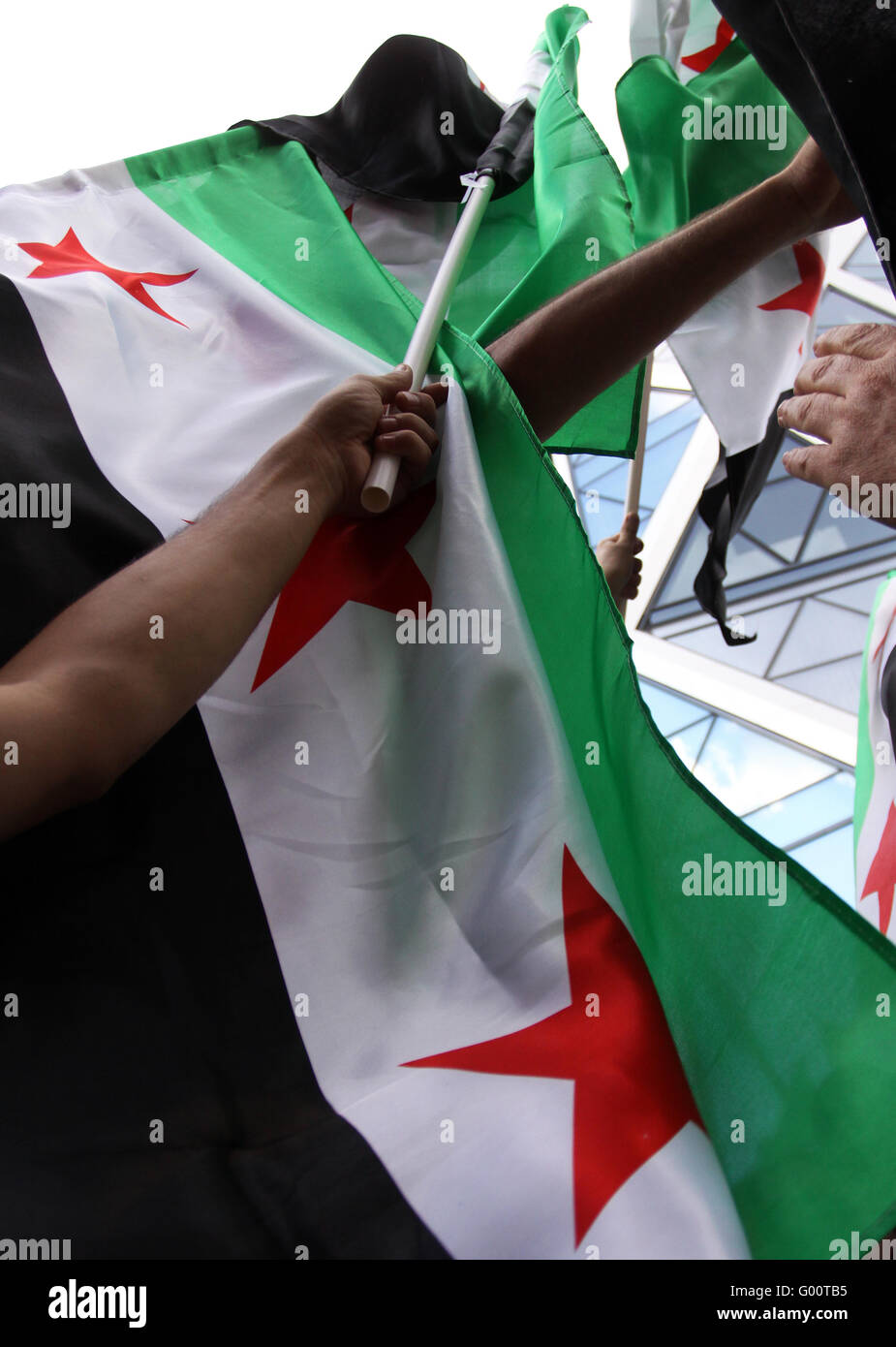 Syrian flags hi-res stock photography and images - Alamy