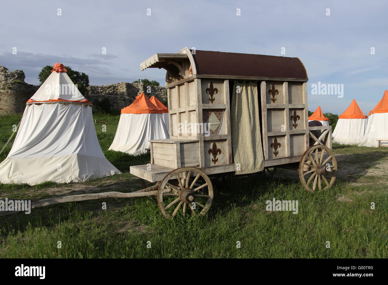 Medieval cart hi-res stock photography and images - Alamy