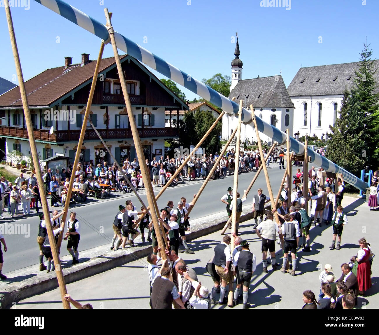 Maibaum Aufstellen