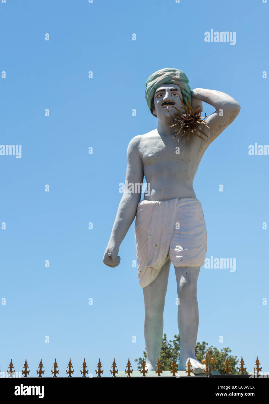 Statue worker hi-res stock photography and images - Alamy