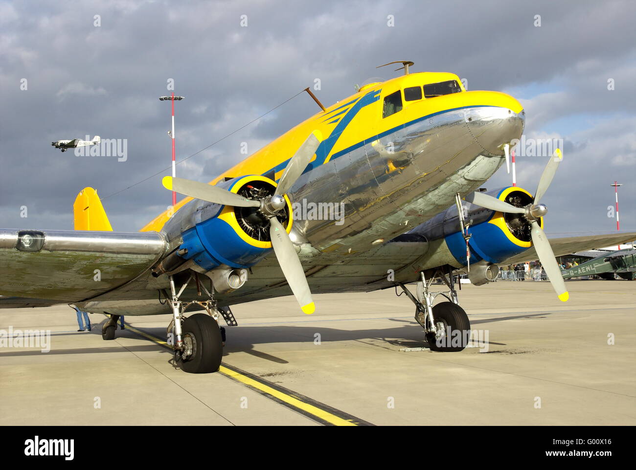 Dc3 aircraft hi-res stock photography and images - Alamy