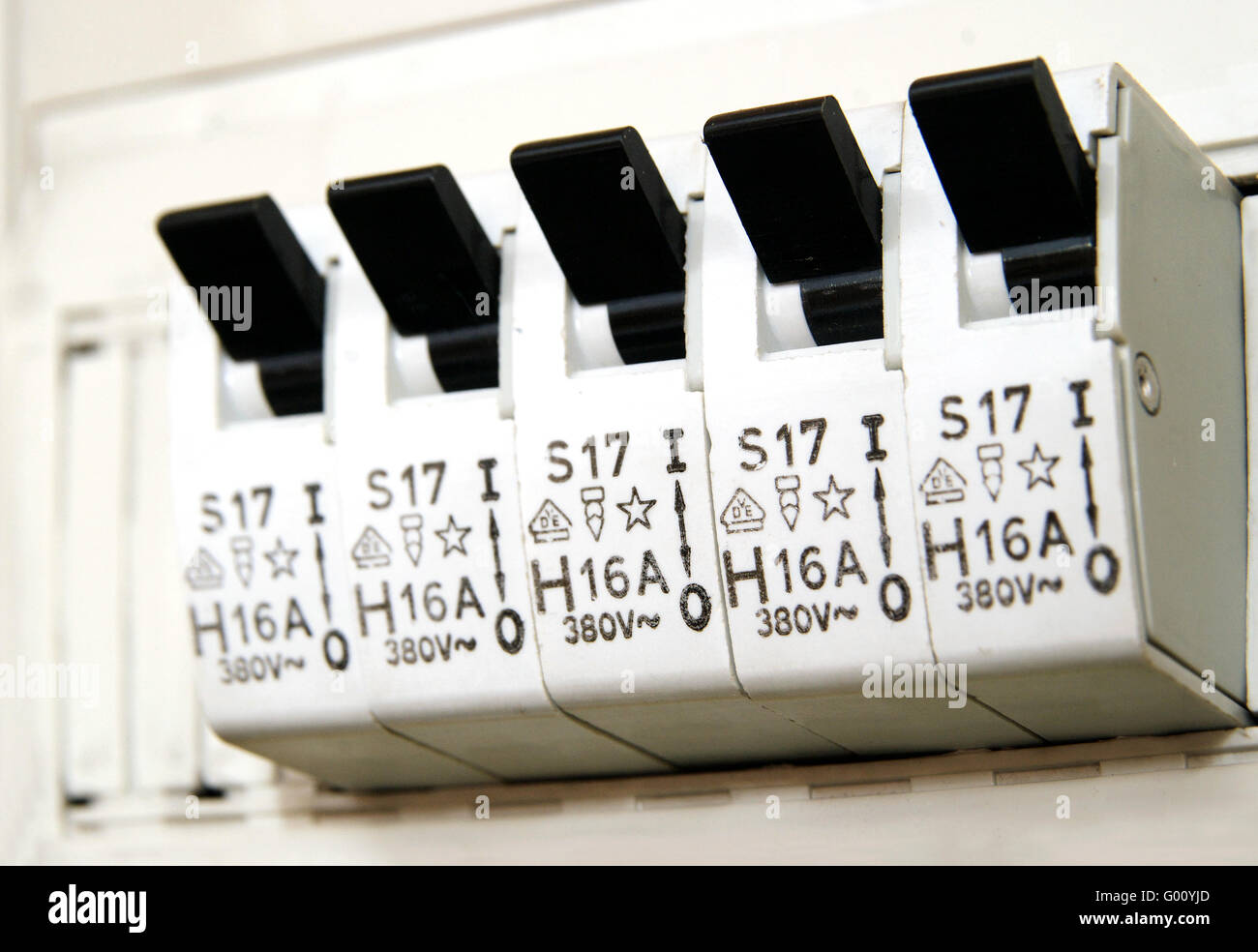 Equipment circuit breaker thermal hi-res stock photography and images ...