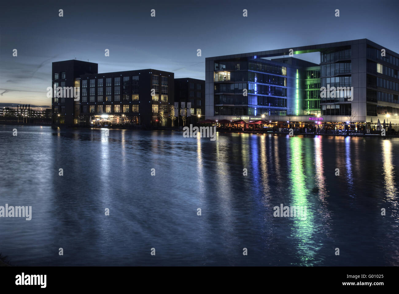 Moderne gebaeude hi-res stock photography and images - Alamy