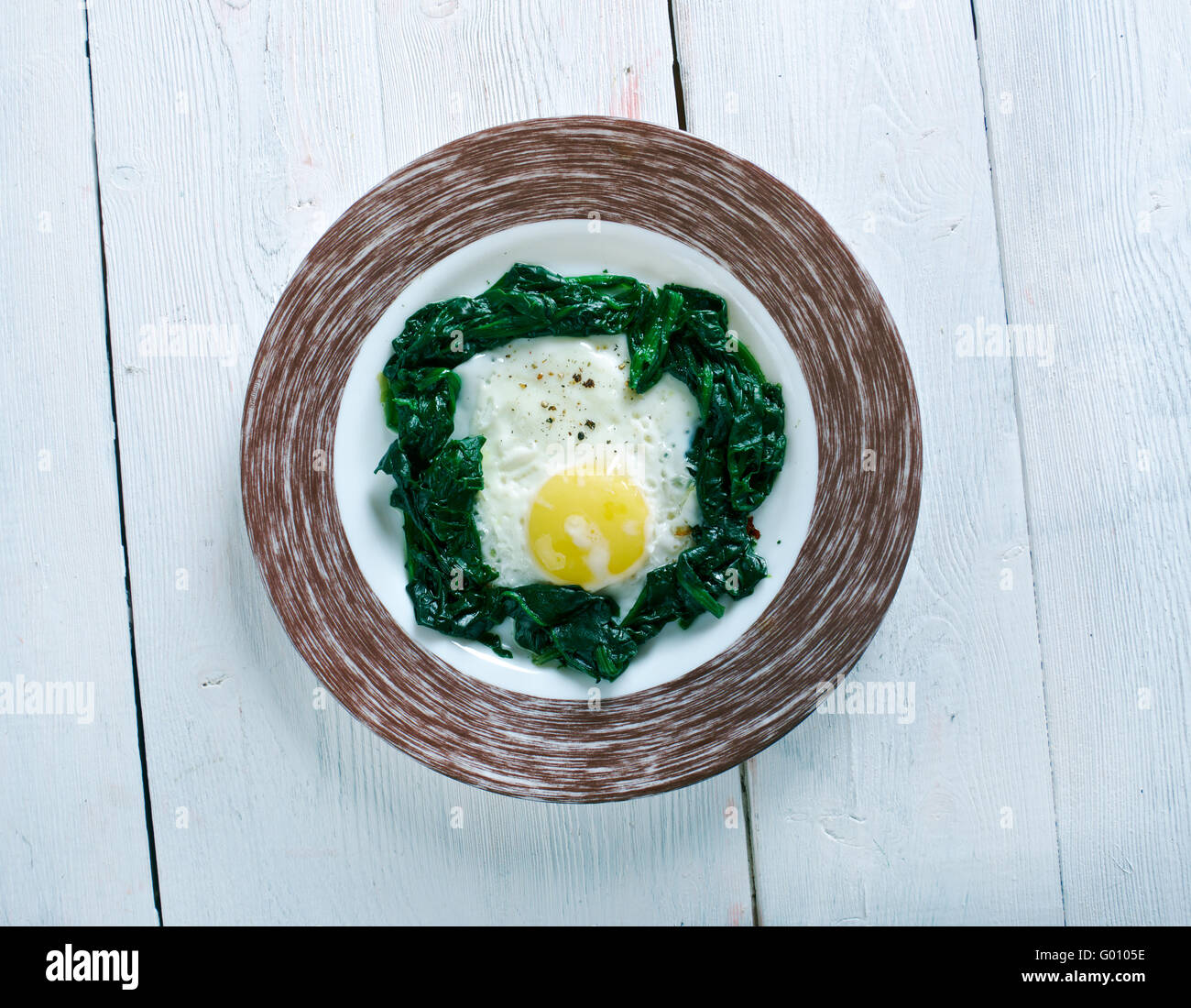 Nargesi Esfenaj - spinach with eggs.Turkish cuisine Stock Photo - Alamy