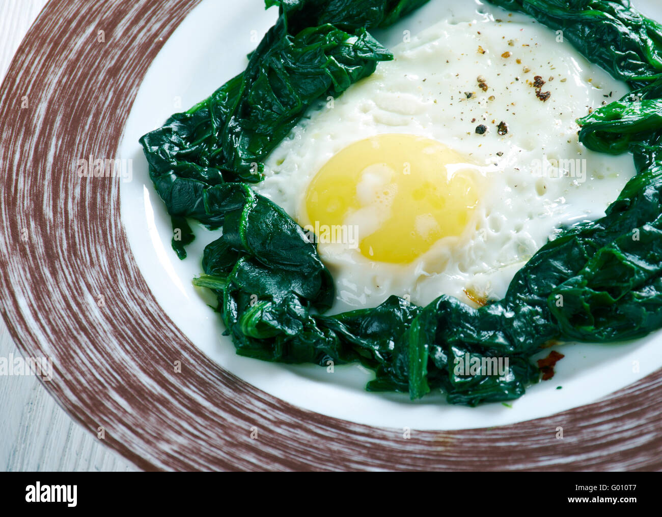 Nargesi Esfenaj - spinach with eggs.Turkish cuisine Stock Photo - Alamy