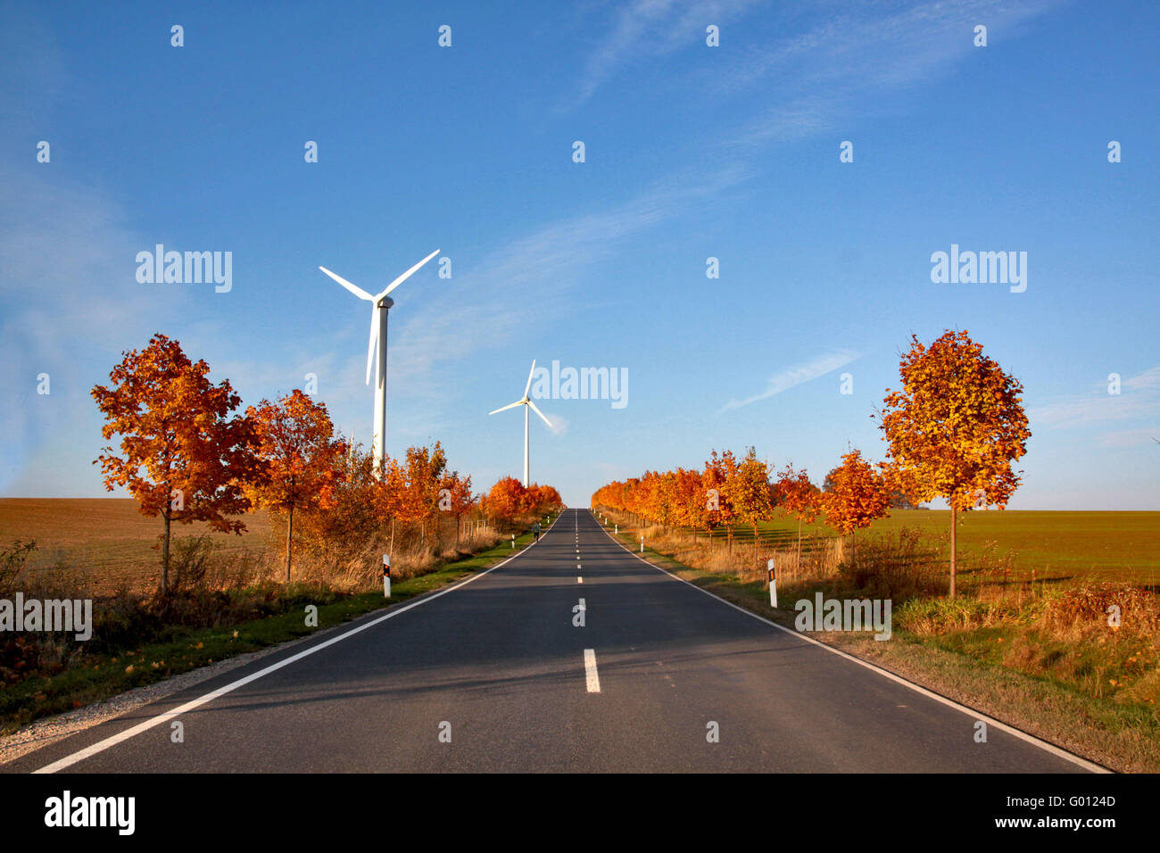 Road edge marker hi-res stock photography and images - Alamy