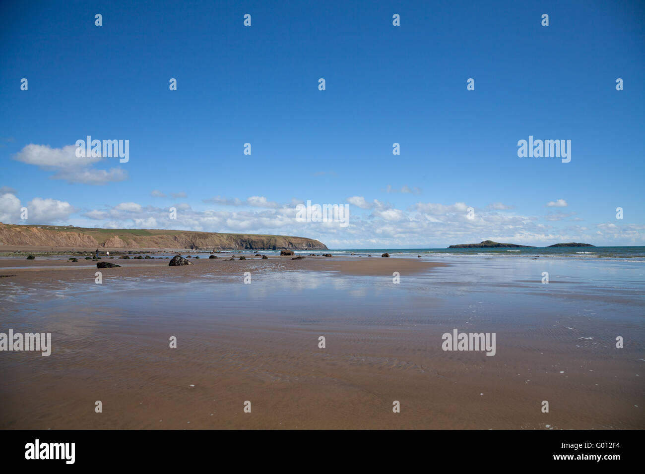 View across the beach towards the islands Gwylan Fawr and Gwylan Fach ...