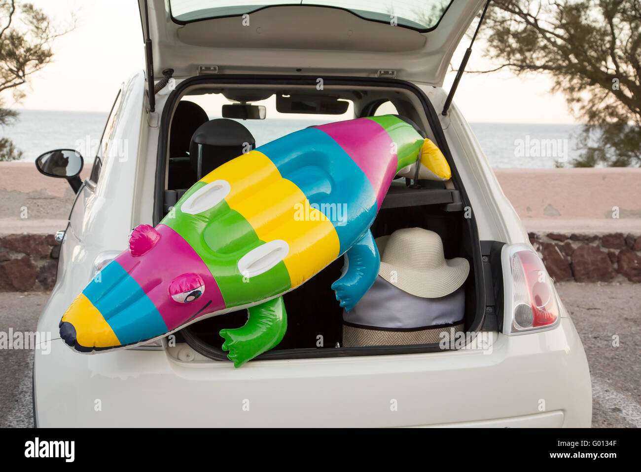 Open trunk car outdoors hi-res stock photography and images - Alamy