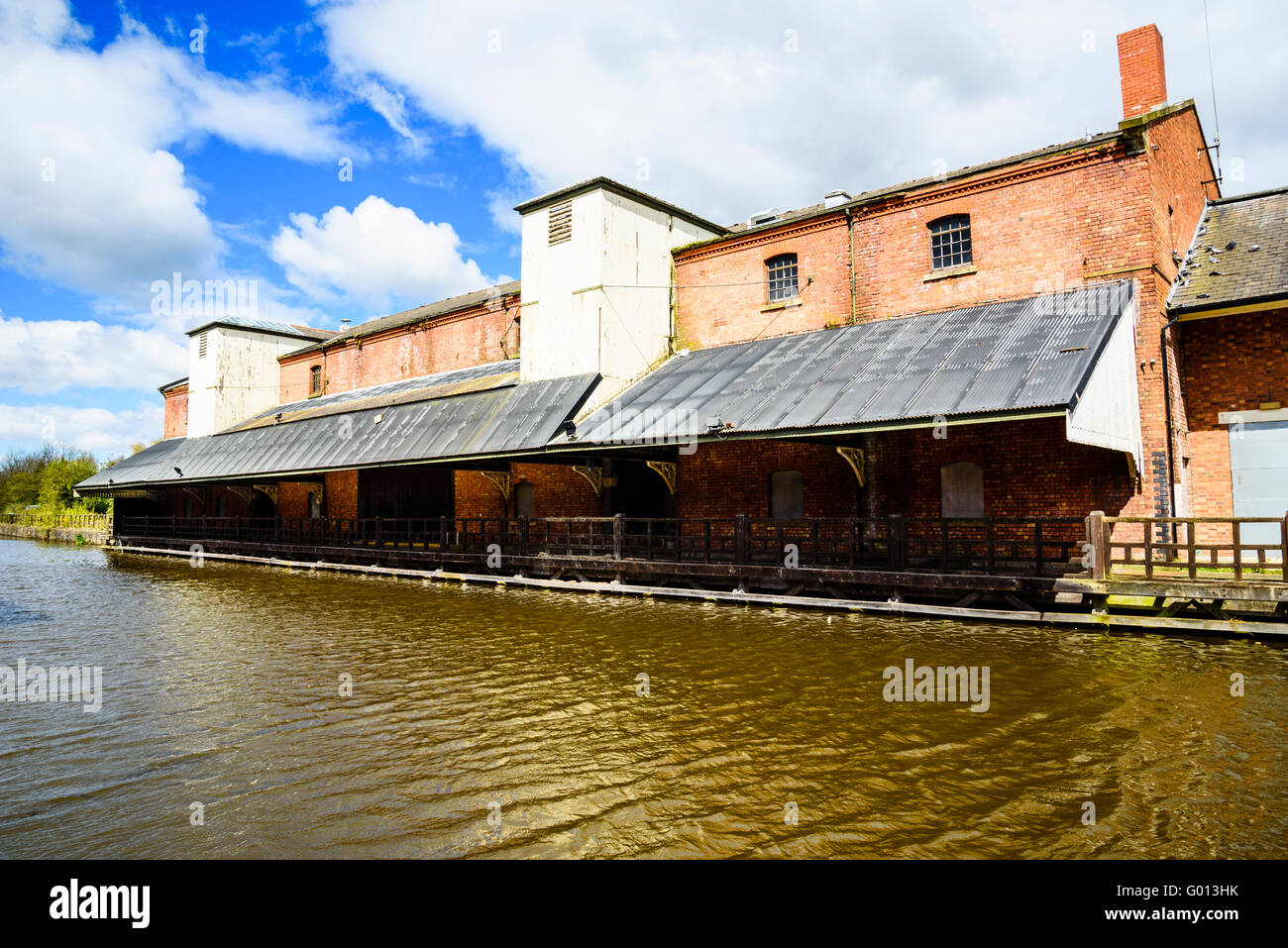 Empty canal hi-res stock photography and images - Alamy