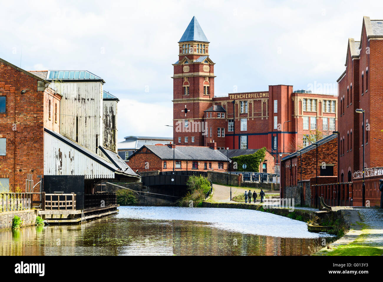 Derelict mill leeds liverpool canal hi-res stock photography and images ...