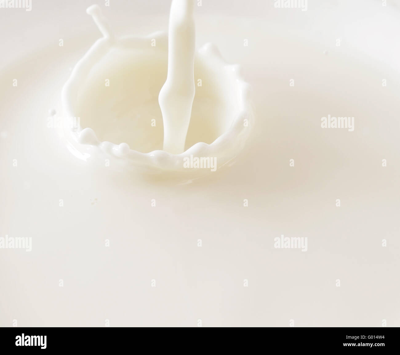 Milk splashing, pouring hi-res stock photography and images - Alamy