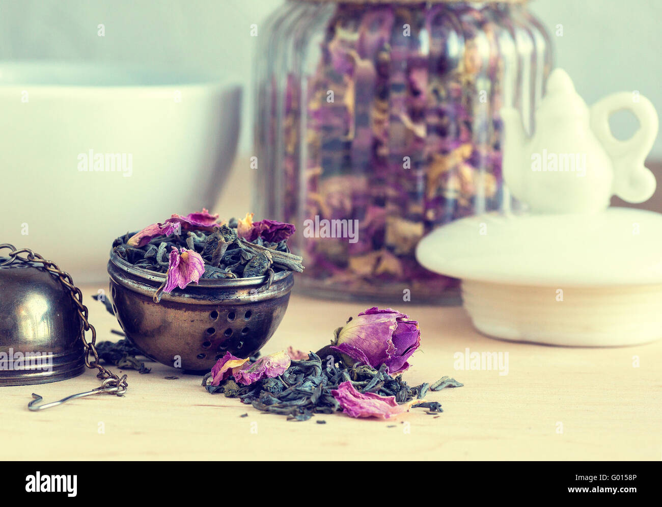 Cylinder for tea, retro Stock Photo - Alamy