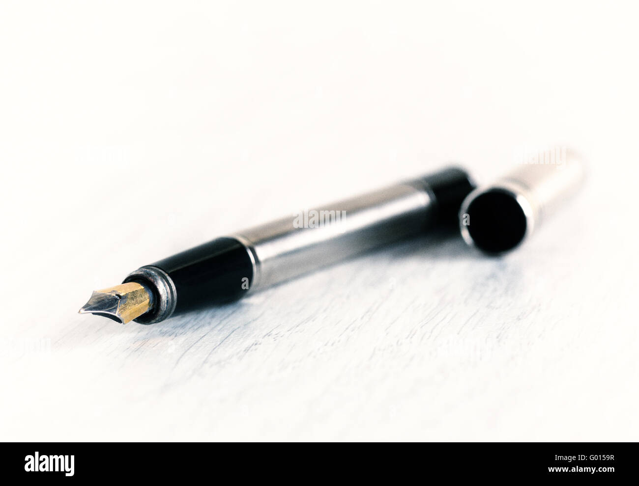 Fountain pen and paper vintage hi-res stock photography and images - Alamy
